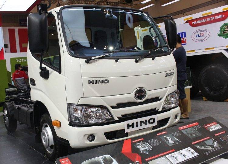 Sempat Melantai di GIIAS 2022, Begini Nasib Hino 200 Series – Mobil Komersial