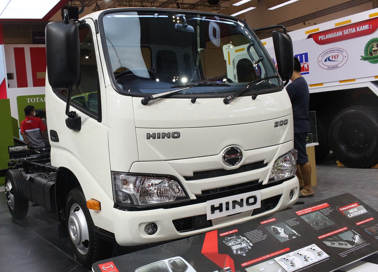 Sempat Melantai di GIIAS 2022, Begini Nasib Hino 200 Series – Mobil ...