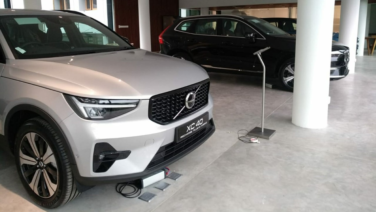 Volvo Cars Indonesia Resmikan Service Center Pertamanya di Jakarta ...