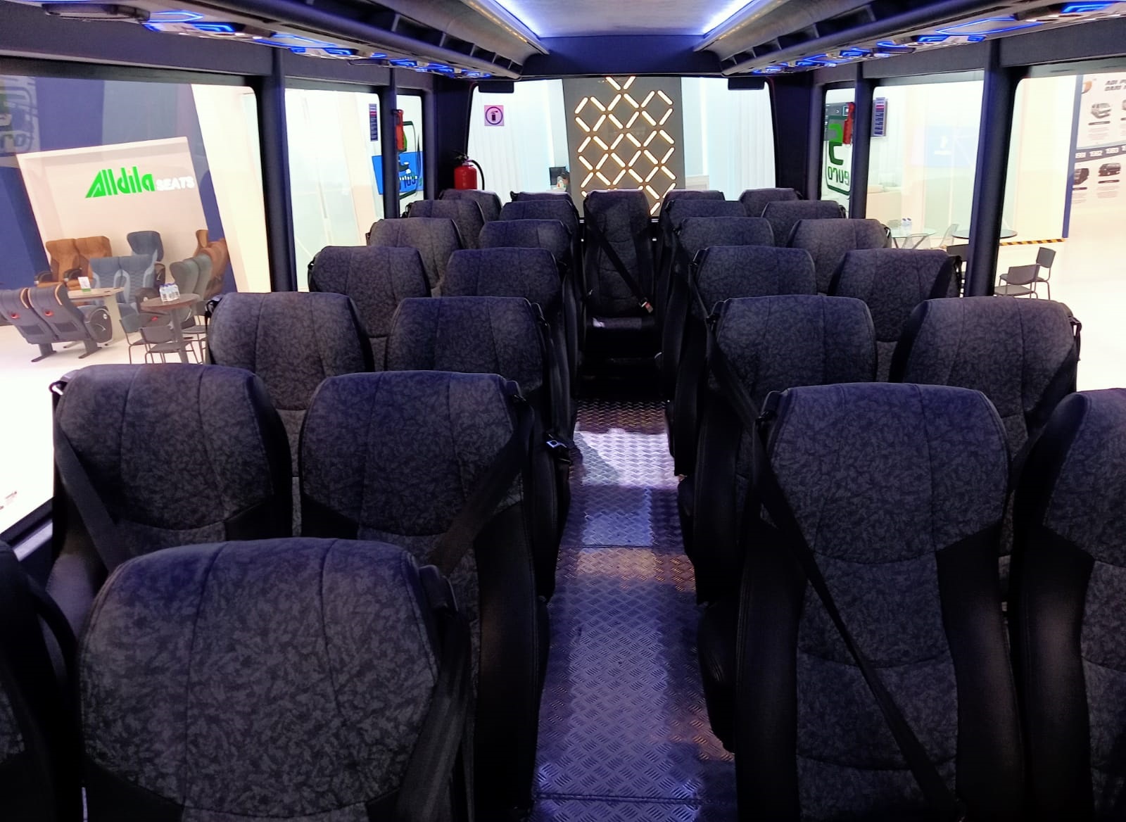 Adiputro Pamer Jetbus Roamer Monokok 4×4 Khusus Tambang, Begini ...