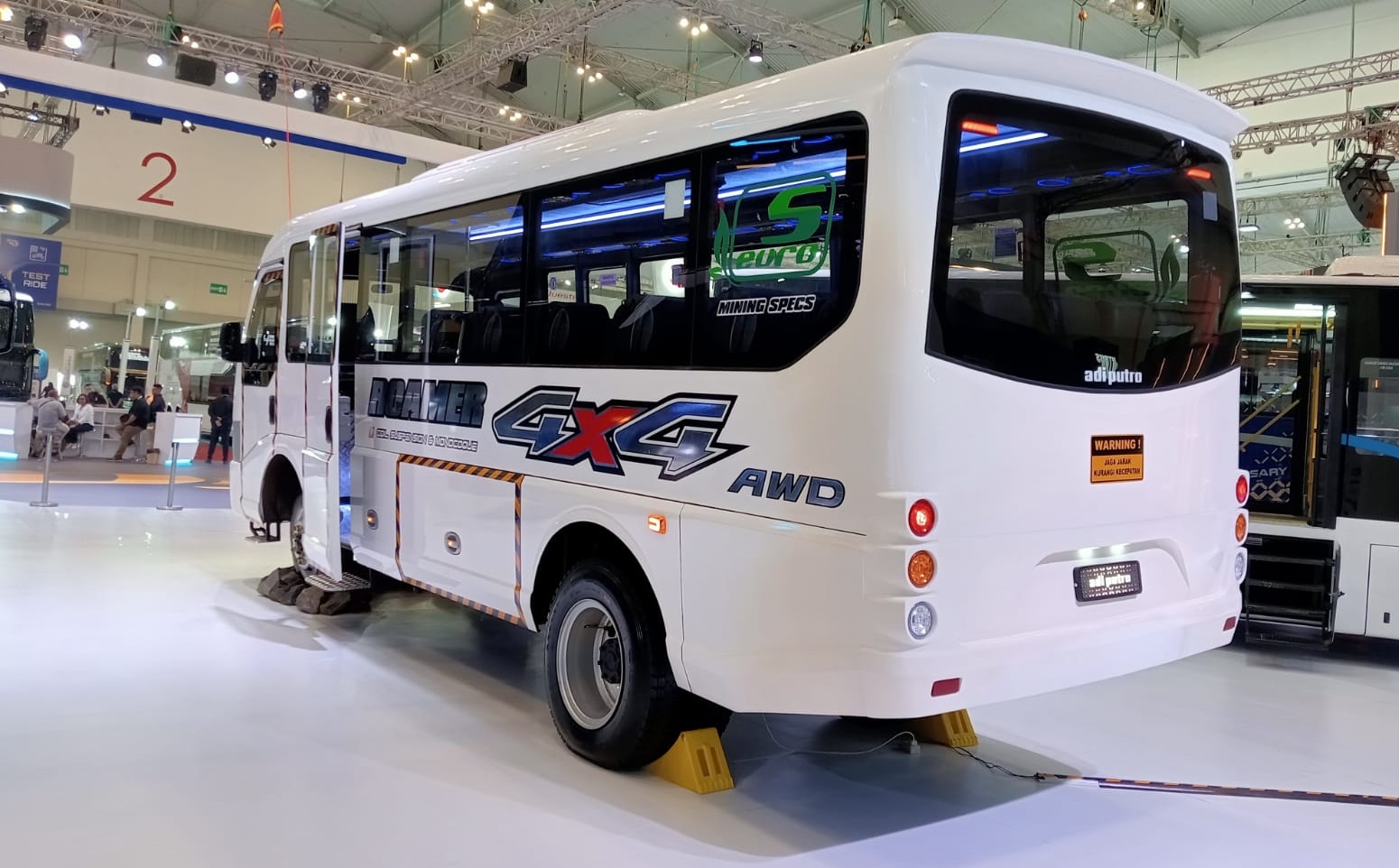 Adiputro Pamer Jetbus Roamer Monokok 4×4 Khusus Tambang, Begini ...