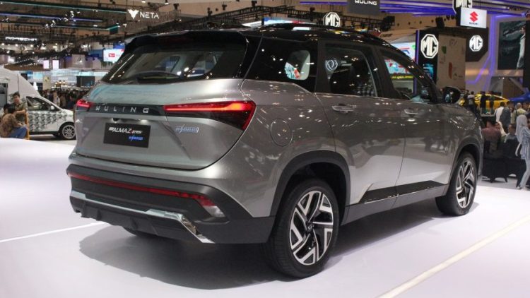 Wuling Almaz RS Pro Hybrid Jadi Andalan Keluarga dengan Fitur Berlimpah ...