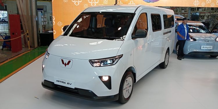 Dijual Rp 300 Jutaan, Wuling Mitra EV Resmi Meluncur, Kendaraan Listrik Komersial Perdana Wuling ...