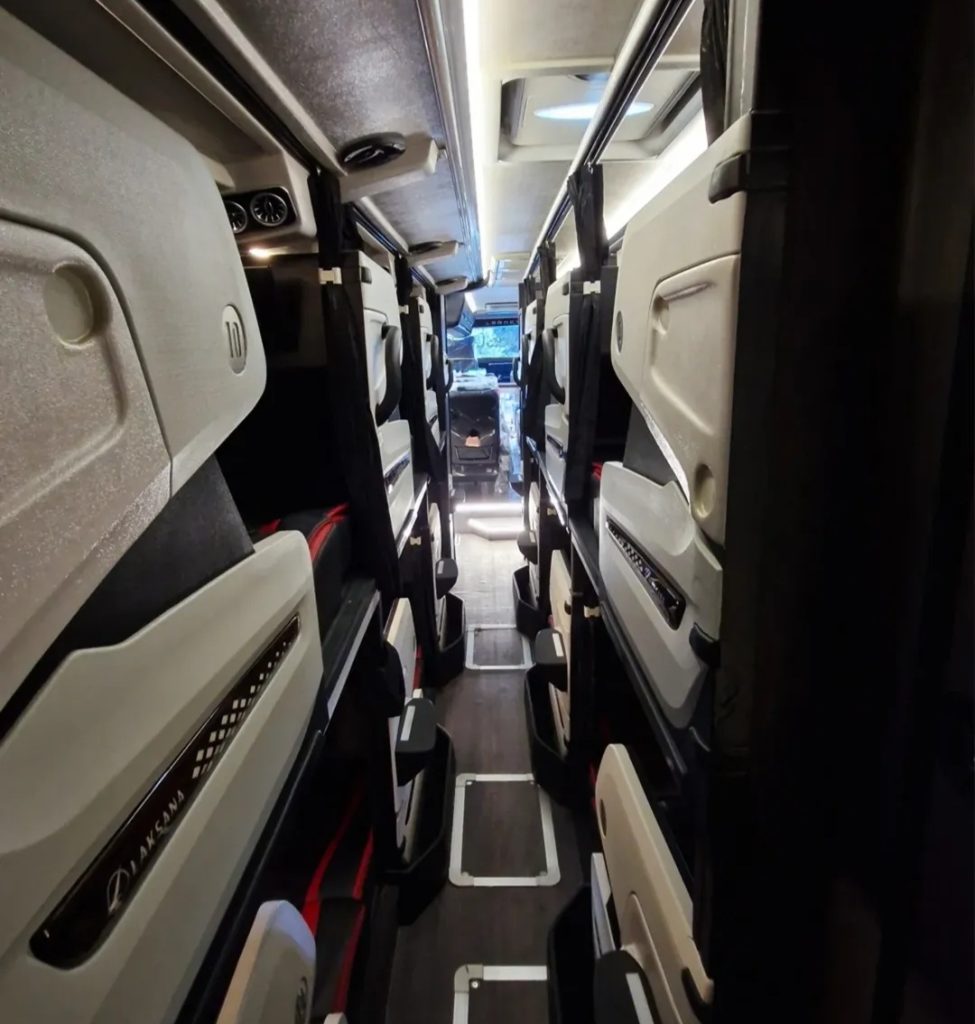 Bus Baru PO Al Hijrah Pakai Bodi Legacy SR3 Neo Suites Combi, Suguhkan ...