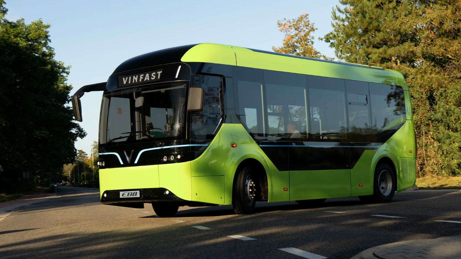 Dua Bus Listrik VinFast EB8 dan EB12 Meluncur di Pasar Eropa, Simak ...